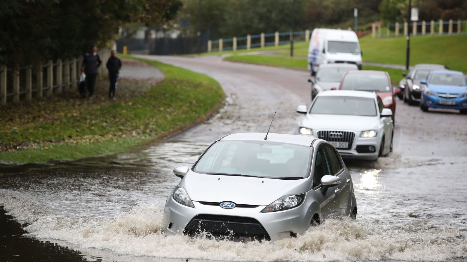 UK weather: Flood warnings as heavy rain hits parts of England | UK ...