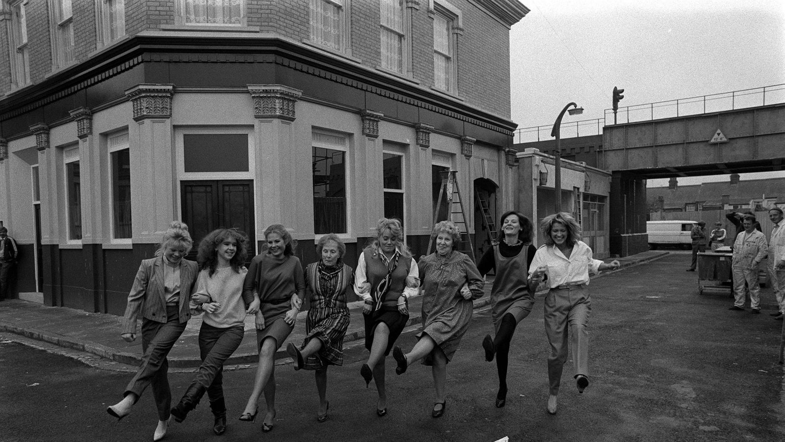 Ex-EastEnders actress died alone from an accidental overdose, inquest ...