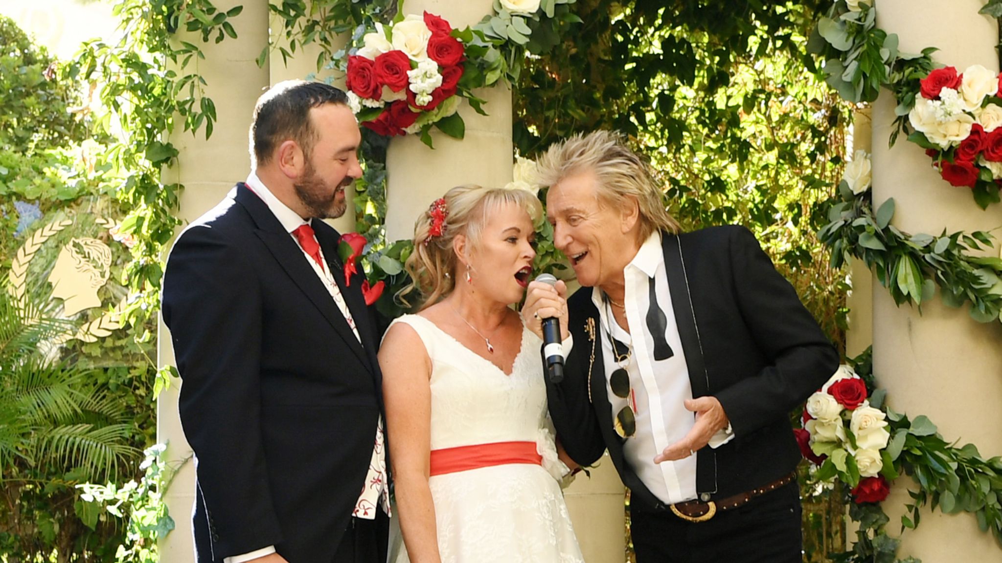 Rod Stewart surprises bride and groom hit by Thomas Cook collapse ...