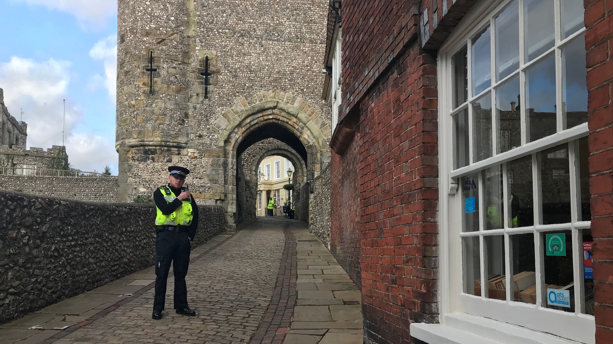 Lewes Castle wall collapse: Search for casualties as hundreds of tonnes ...