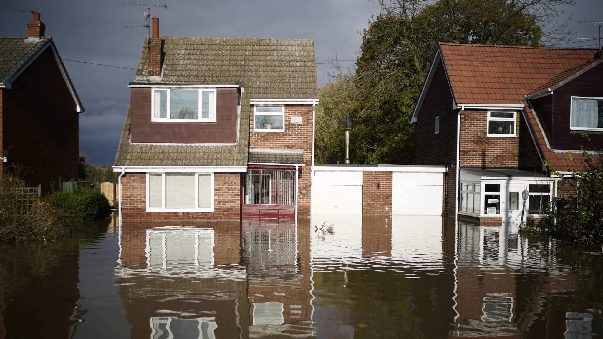 UK weather: Flooded parts of England prepare for 'danger to life' rain ...
