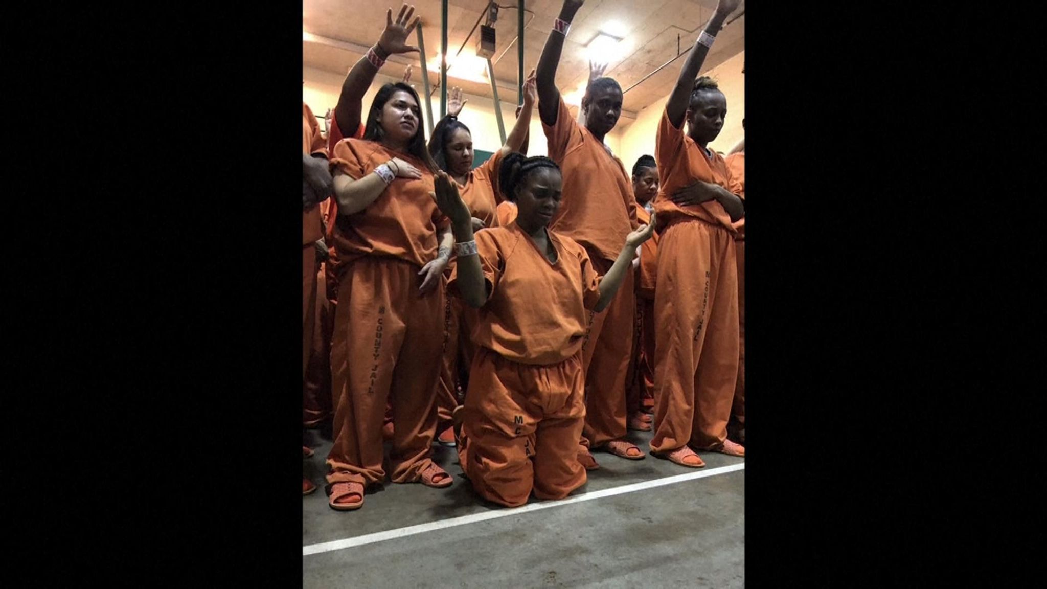 Kanye West performs songs from Jesus Is King for tearful prison inmates ...