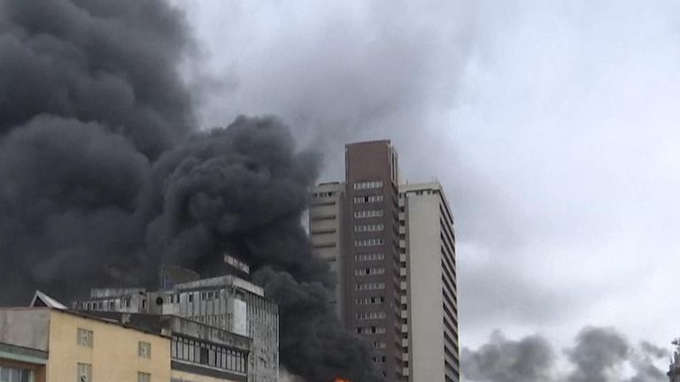 Huge fire on shopping centre roof in Lagos, Nigeria | World News | Sky News