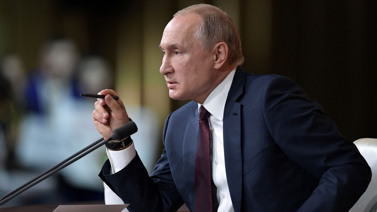 Russia's PM and government resign as Putin proposes changes to ...