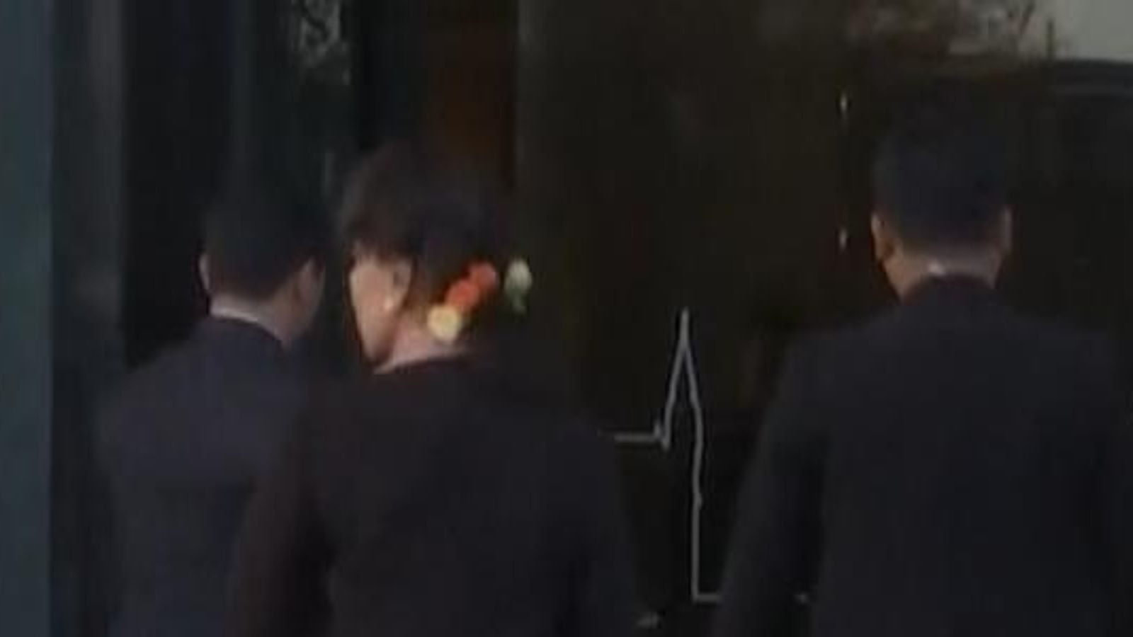 Aung San Suu Kyi Myanmar Leader Arrives The Hague To Face Genocide