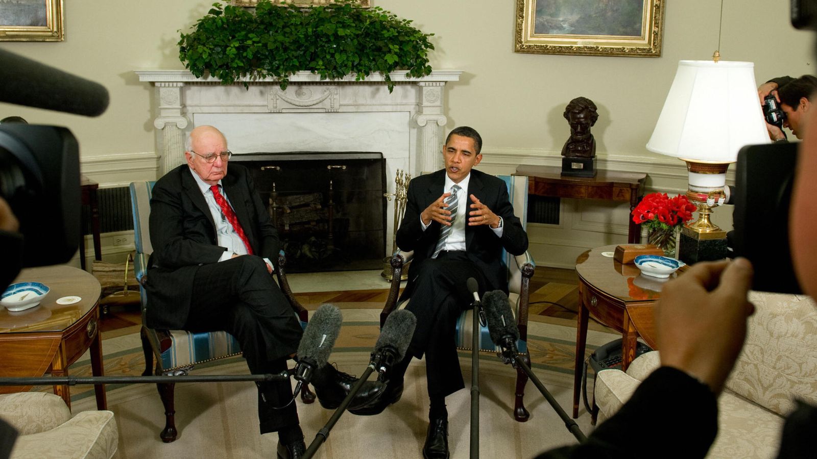 Paul Volcker: The Fed chairman who waged war on inflation dies aged 92 ...