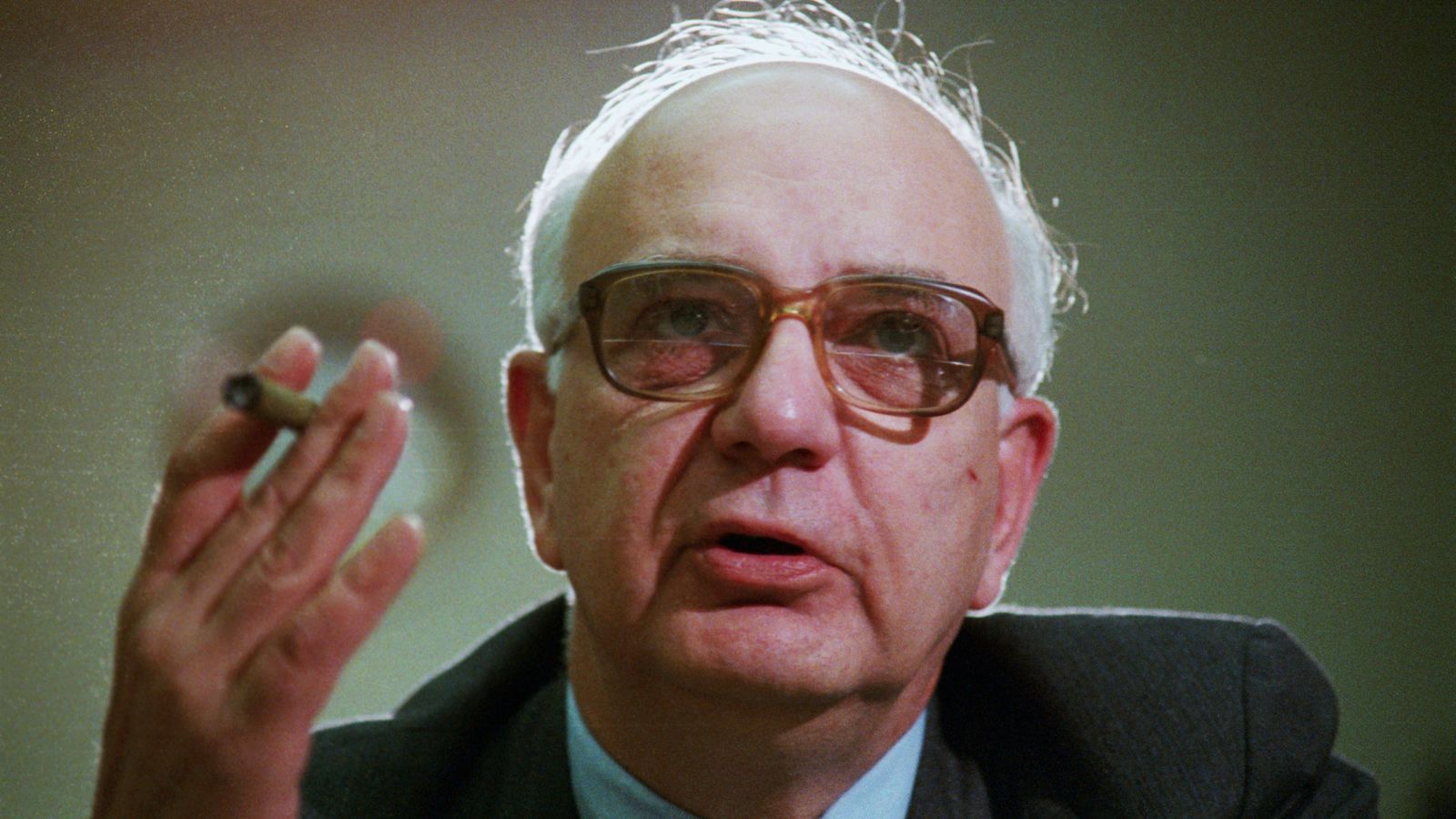 Paul Volcker: The Fed chairman who waged war on inflation dies aged 92 ...