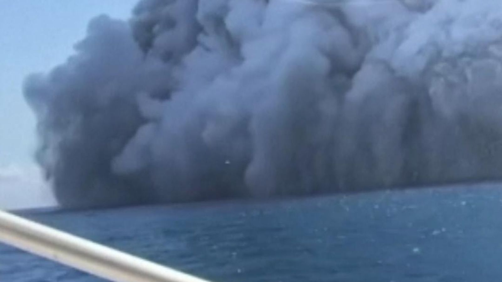 New Zealand volcano :Ash and smoke fill the sky | World News | Sky News