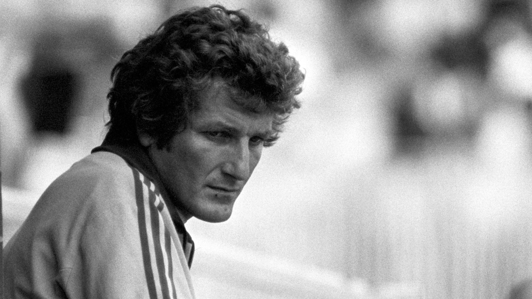 Bob Willis: Former England cricket captain dies aged 70 | UK News | Sky ...