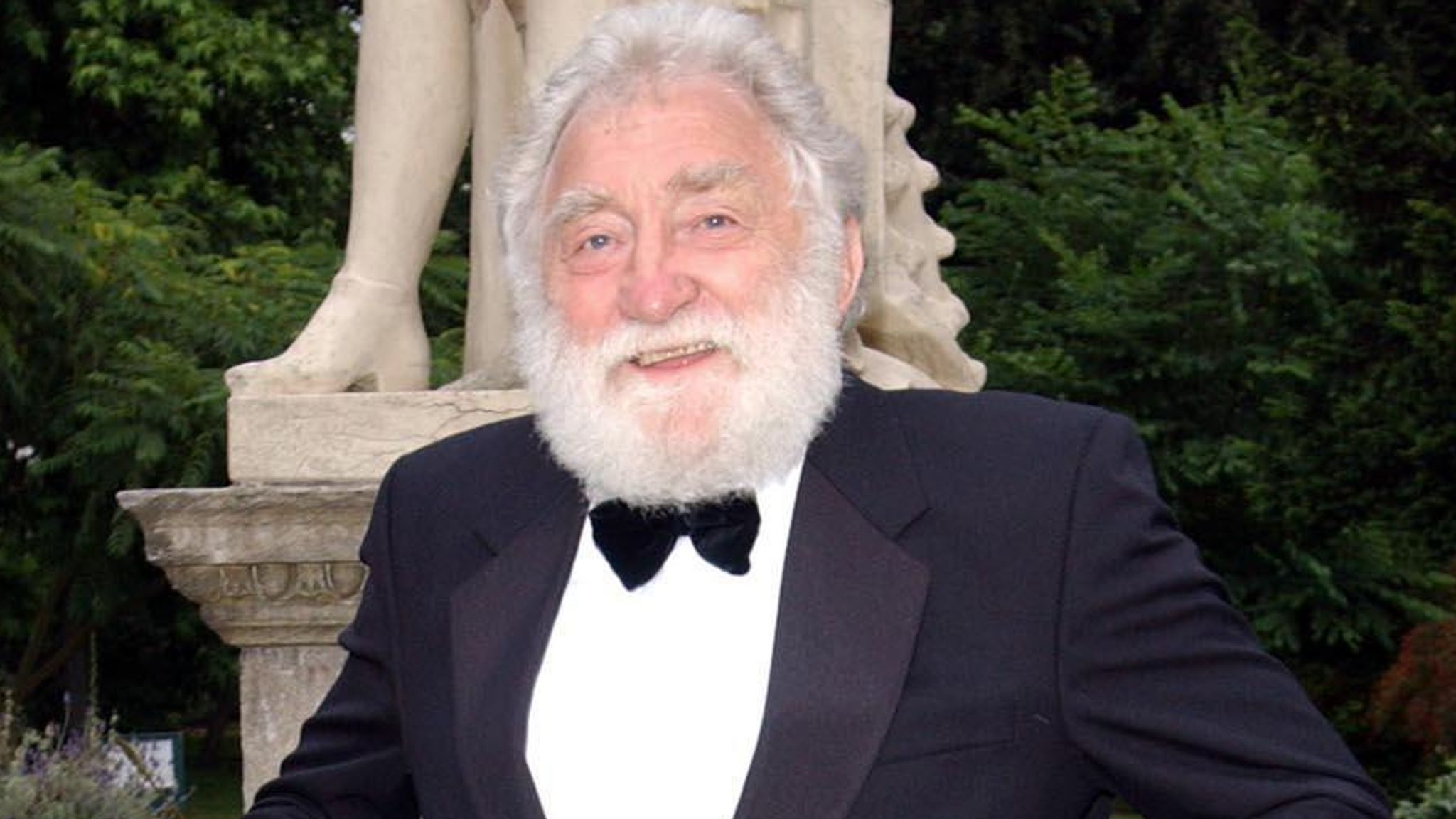 David Bellamy: Naturalist and broadcaster dies age 86 | UK News | Sky News