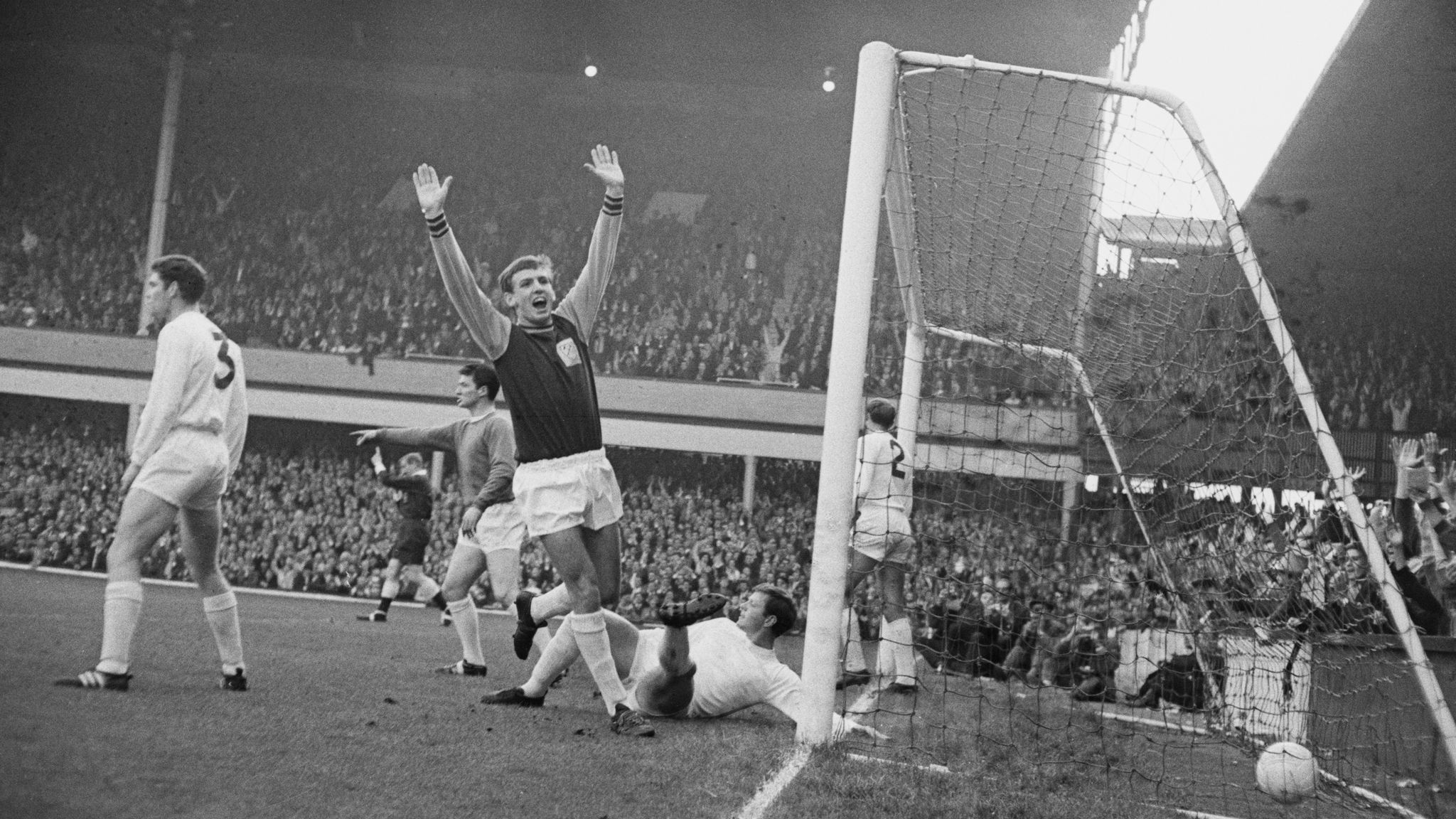 Martin Peters: England 1966 World Cup star 'a special footballer', says ...