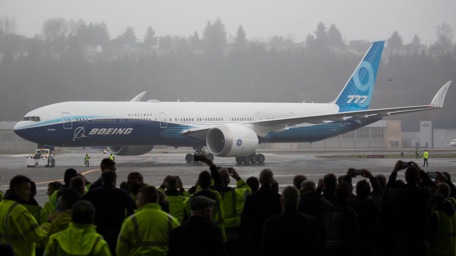 Boeing 777X: One of world's biggest passenger planes completes test ...