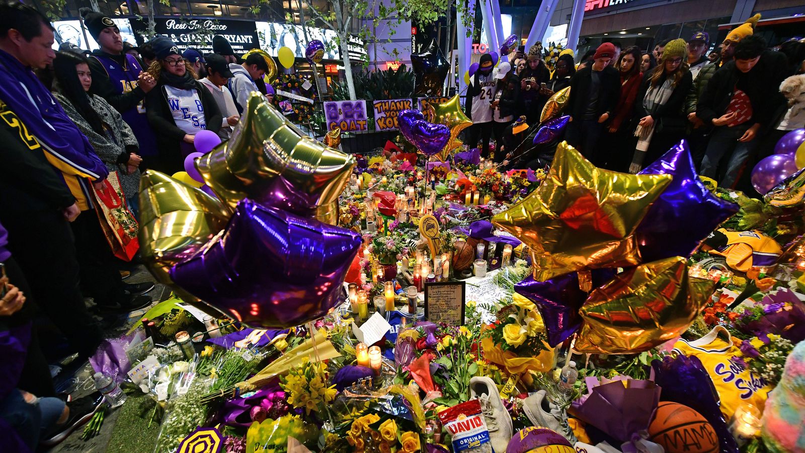 Kobe Bryant's wife posts family portrait and breaks silence after ...