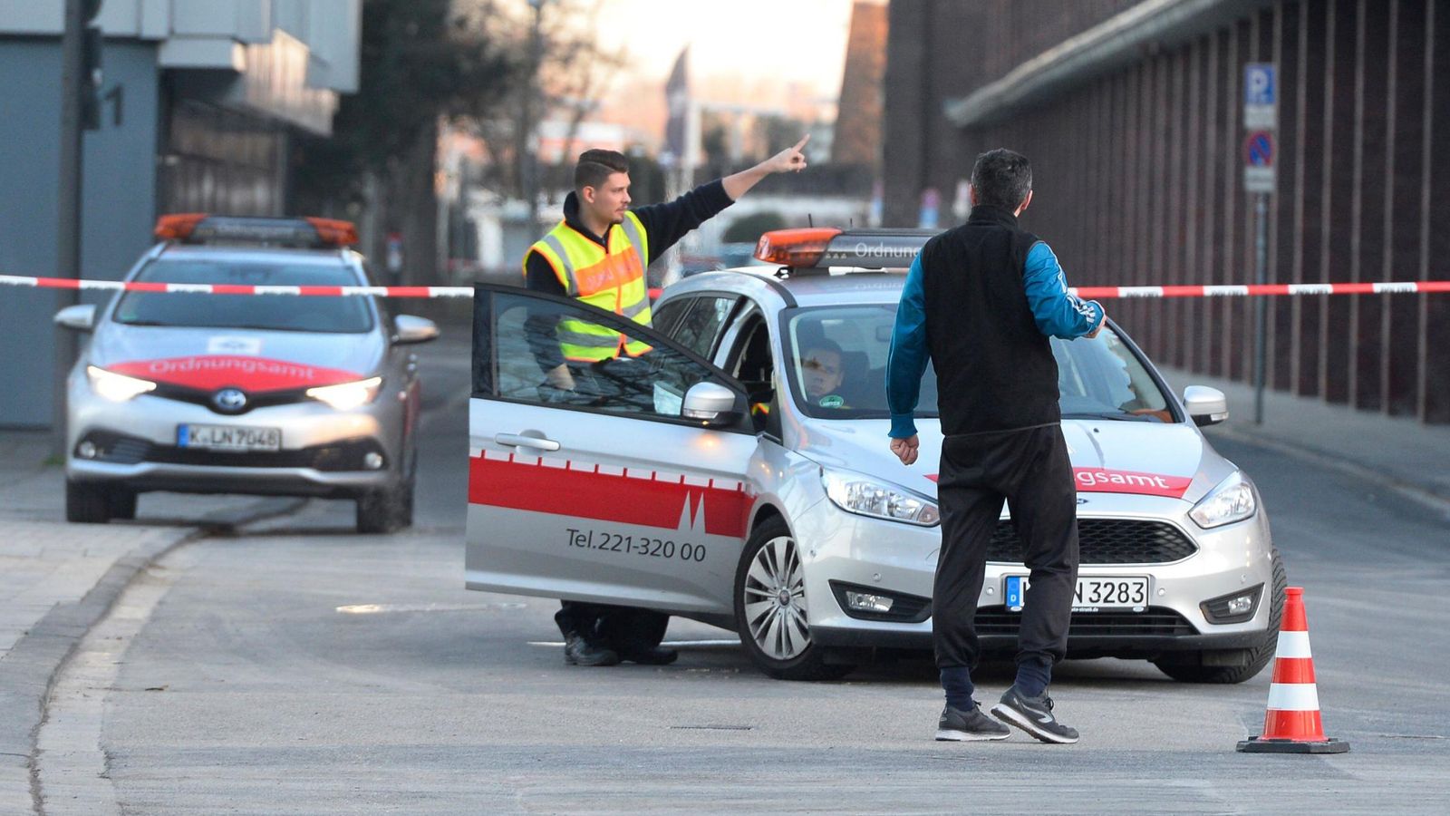 Cologne: Second World War bomb defused following mass evacuation ...