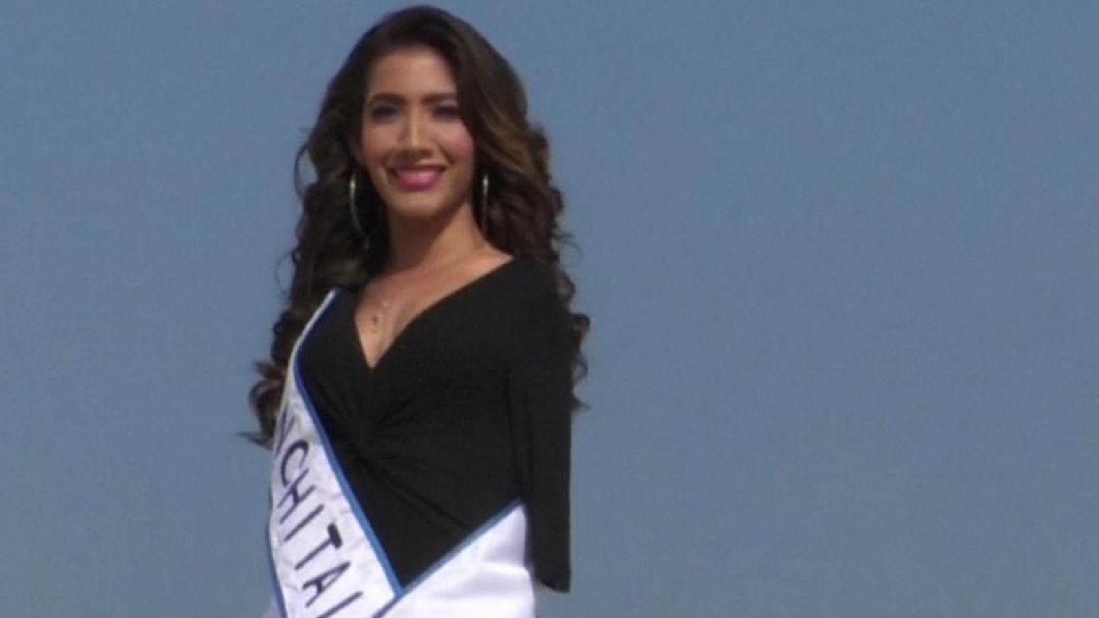 Model with no arms could be next Miss Mexico | World News | Sky News