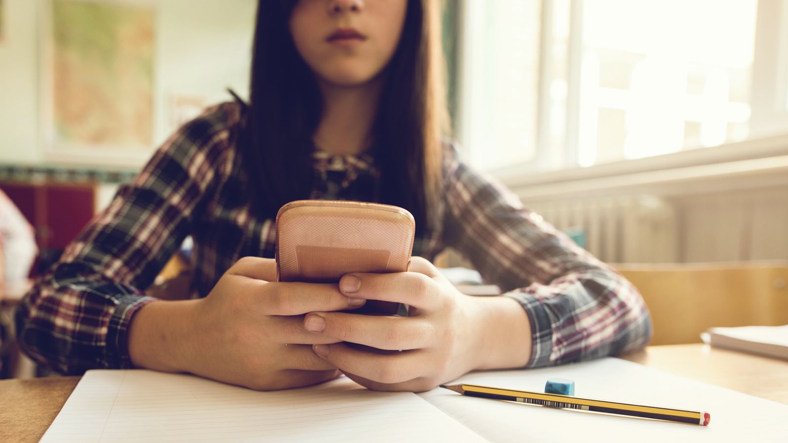 Mobile phones can be a 'force for good' in classrooms, says leading ...