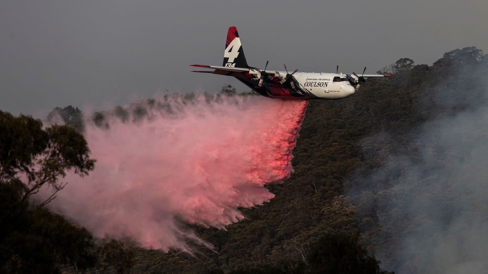 Australia bushfires: Three Americans dead after water tanker plane ...