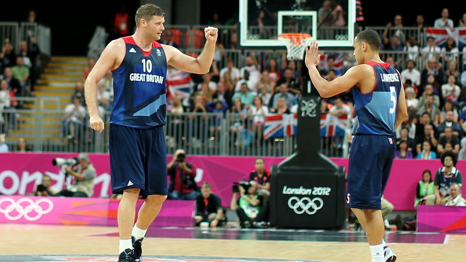 Robert Archibald: 'Trailblazing' Scottish basketball star dies aged 39 ...