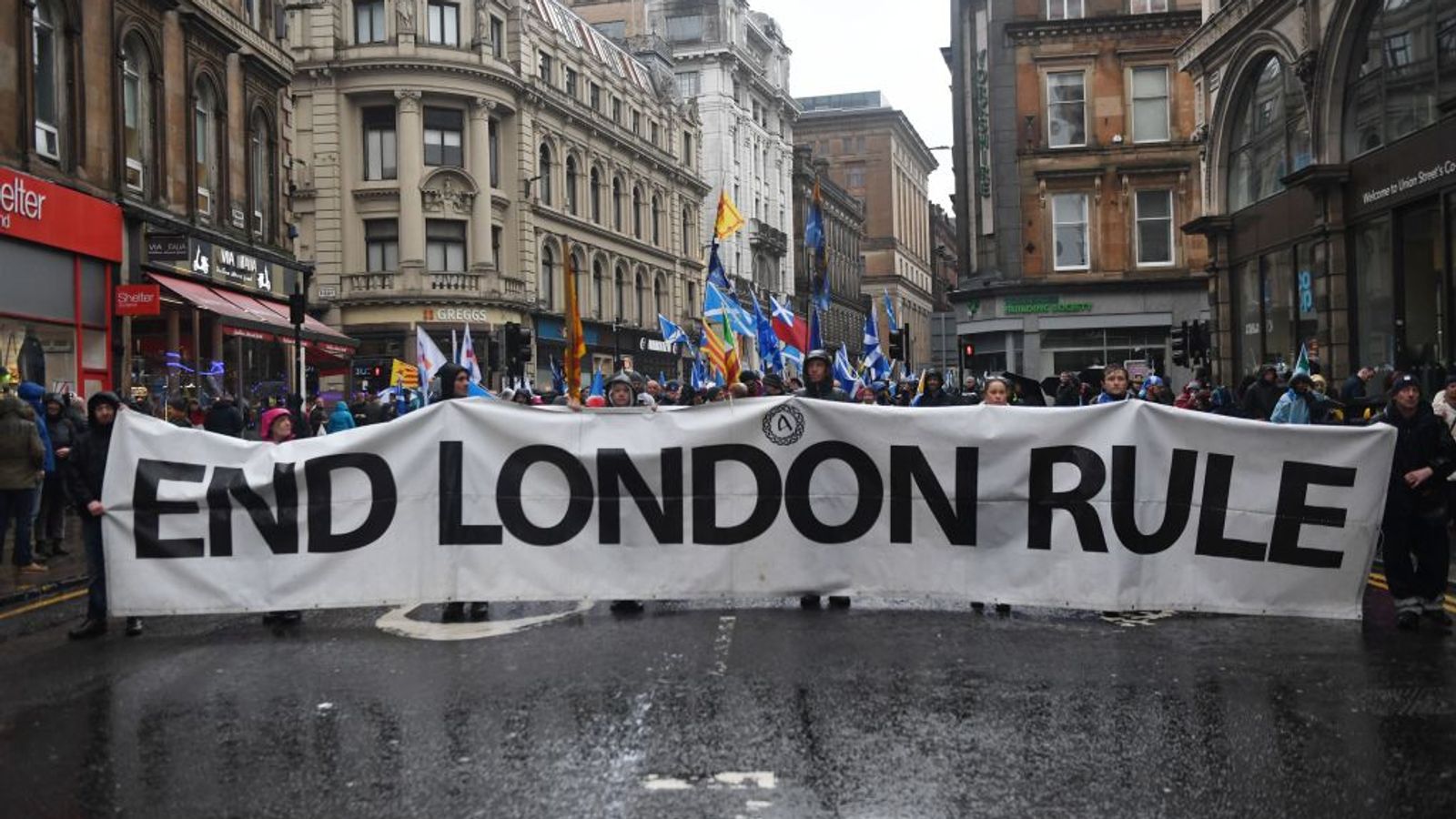 Scottish independence supporters march through rainy Glasgow streets ...