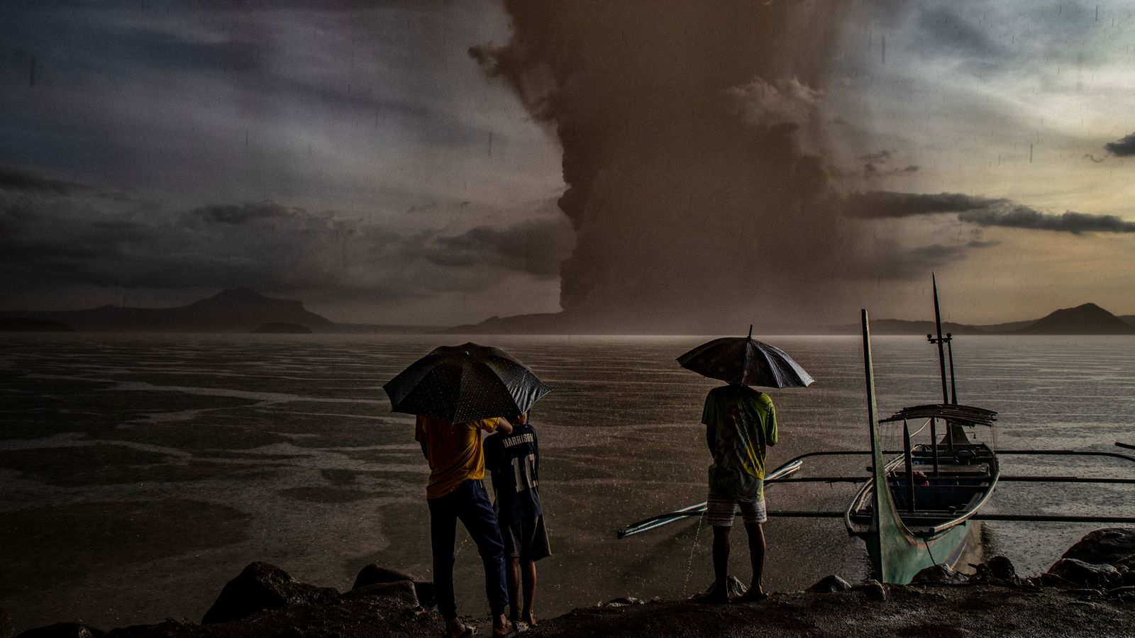 Philippines volcano eruption: Lava begins to spew amid mass evacuations ...