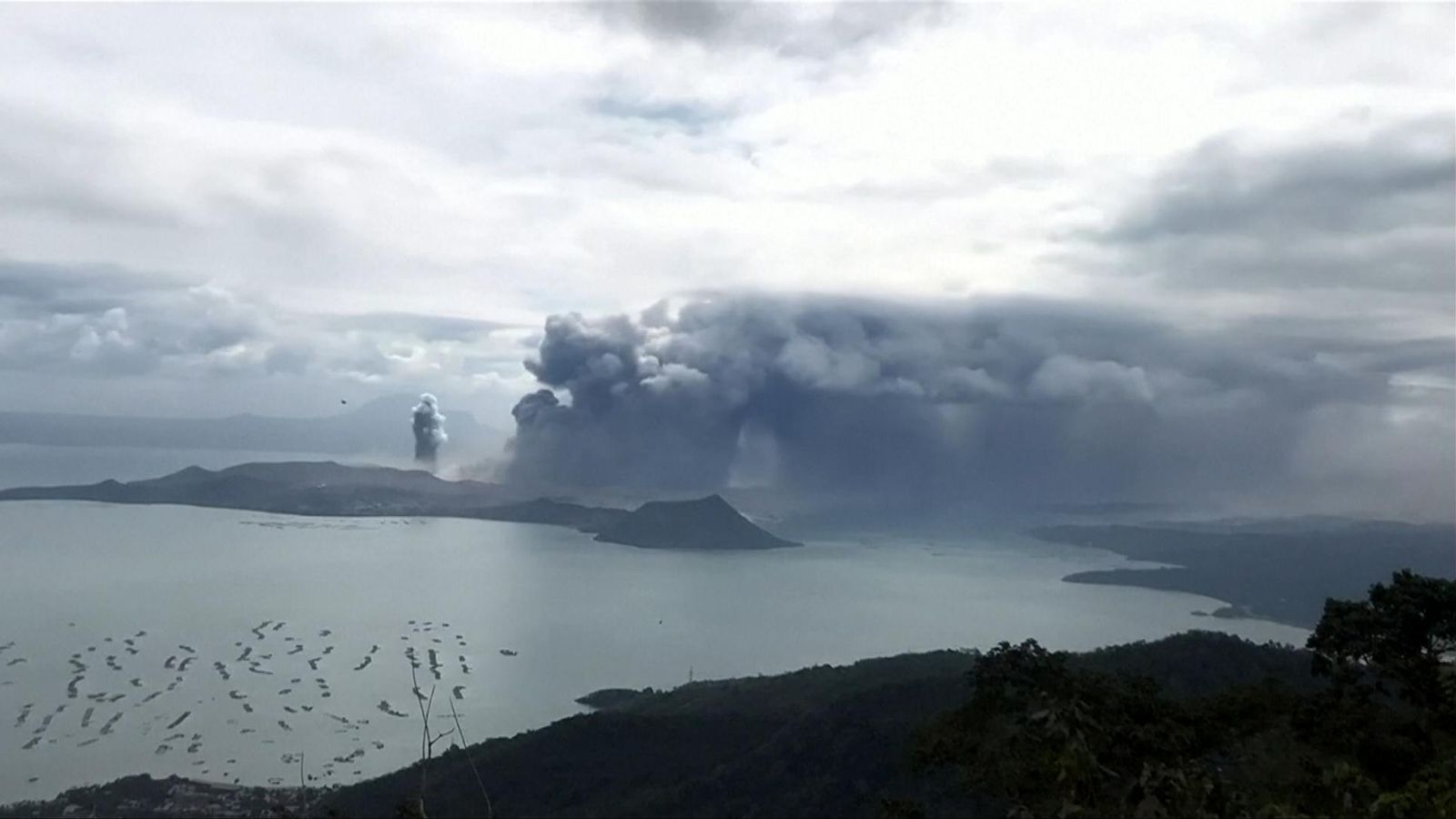 Philippines: Timelapse shows Taal volcano spewing cloud of ash near ...