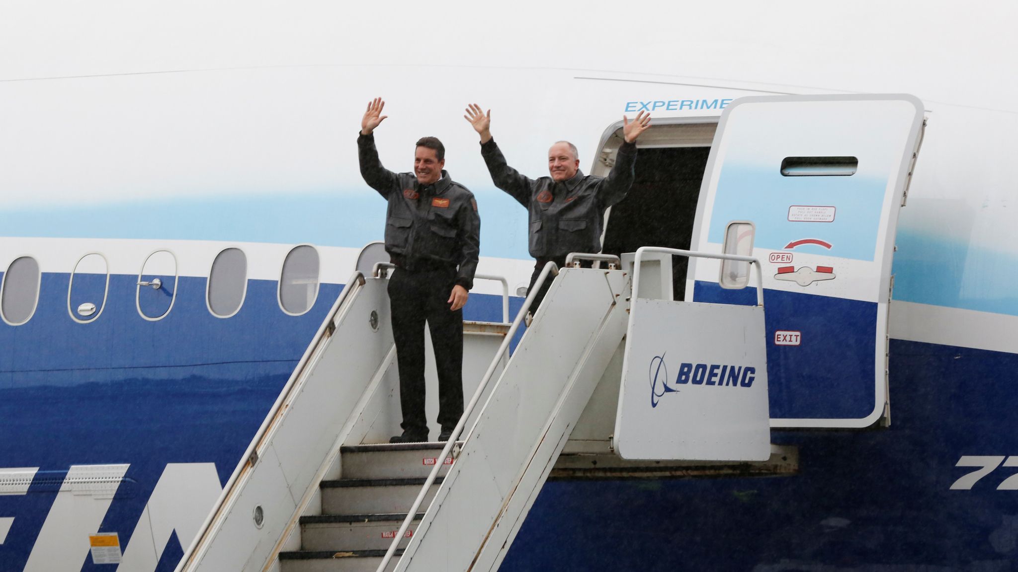 Boeing 777X: One of world's biggest passenger planes completes test ...