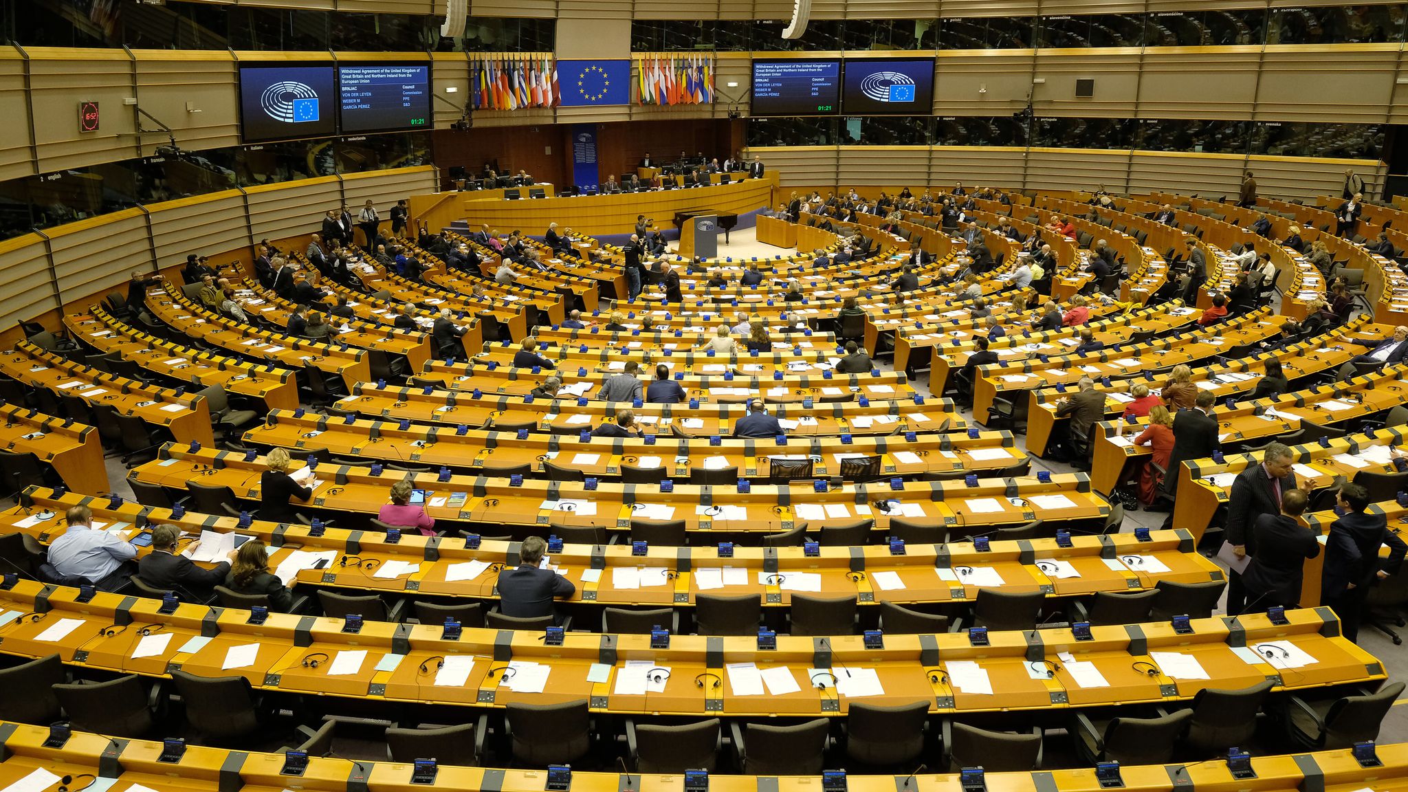 Brexit: MEPs call for UK to stay in 'dynamic alignment' with EU rules ...