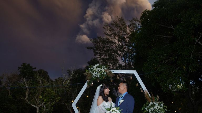 Philippines volcano eruption: Couple get married despite backdrop of ...