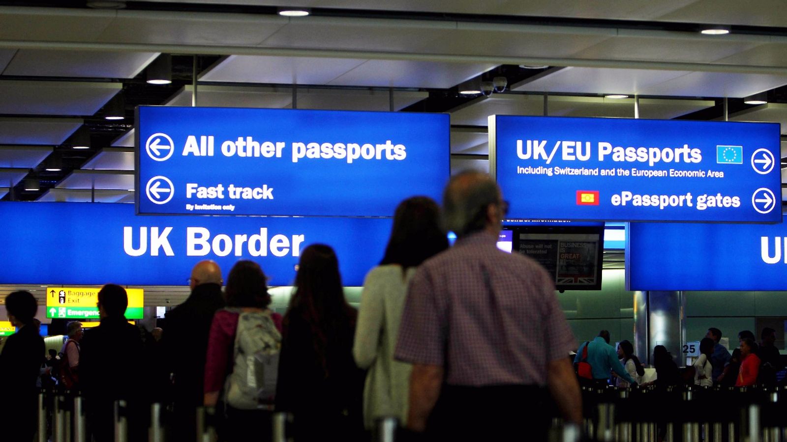 Post-Brexit immigration plans to replace free movement with points ...