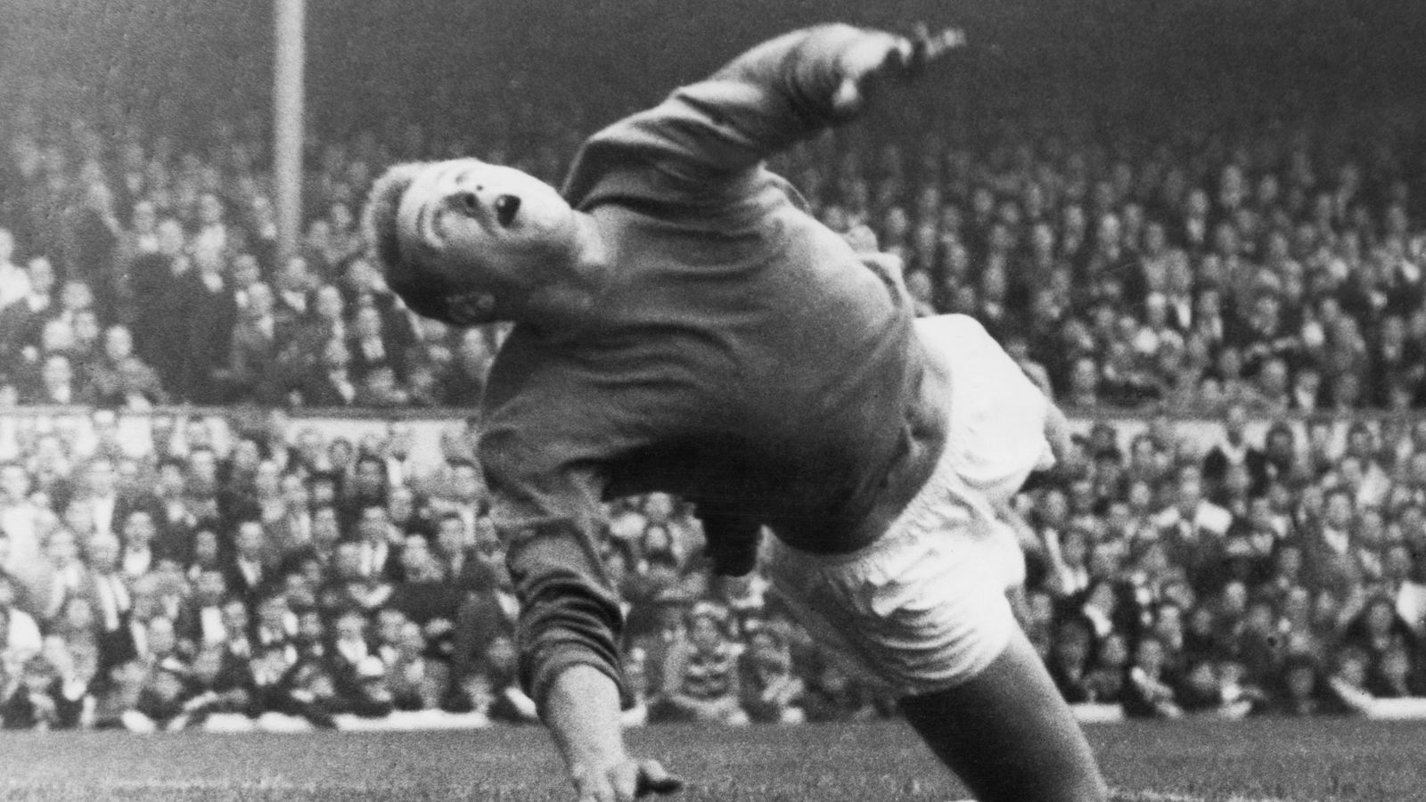 Harry Gregg: Manchester United and Northern Ireland legend dies aged 87 ...
