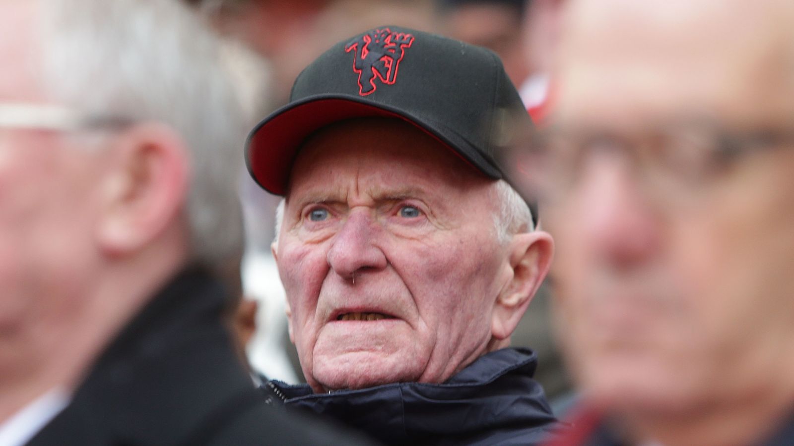 Harry Gregg: Manchester United and Northern Ireland legend dies aged 87 ...