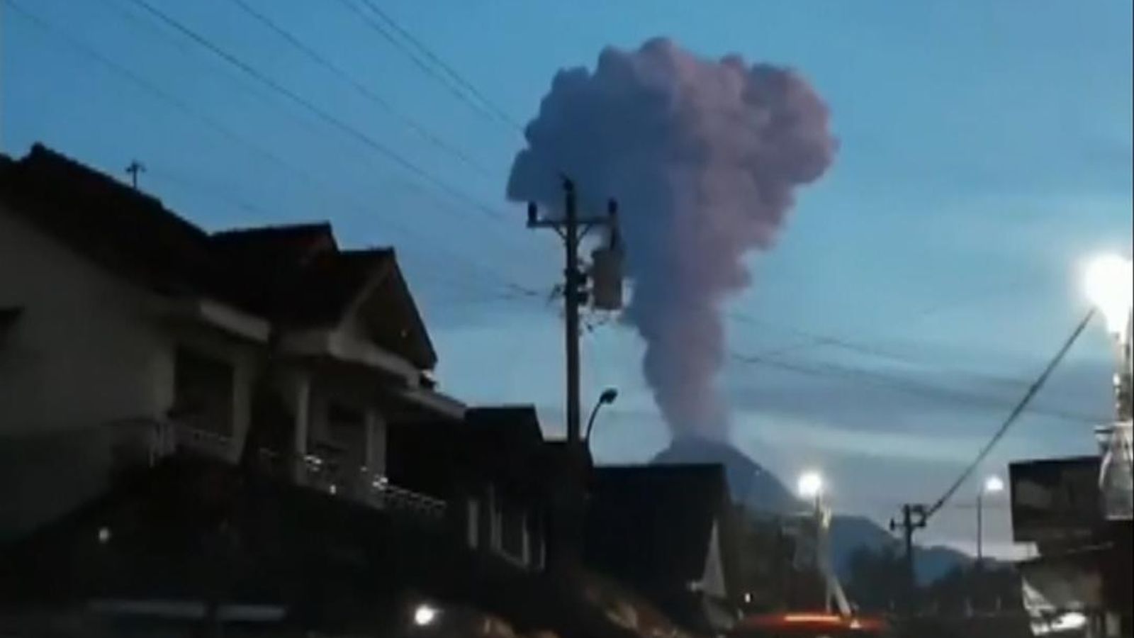 Volcanic eruption looms over Java city | World News | Sky News