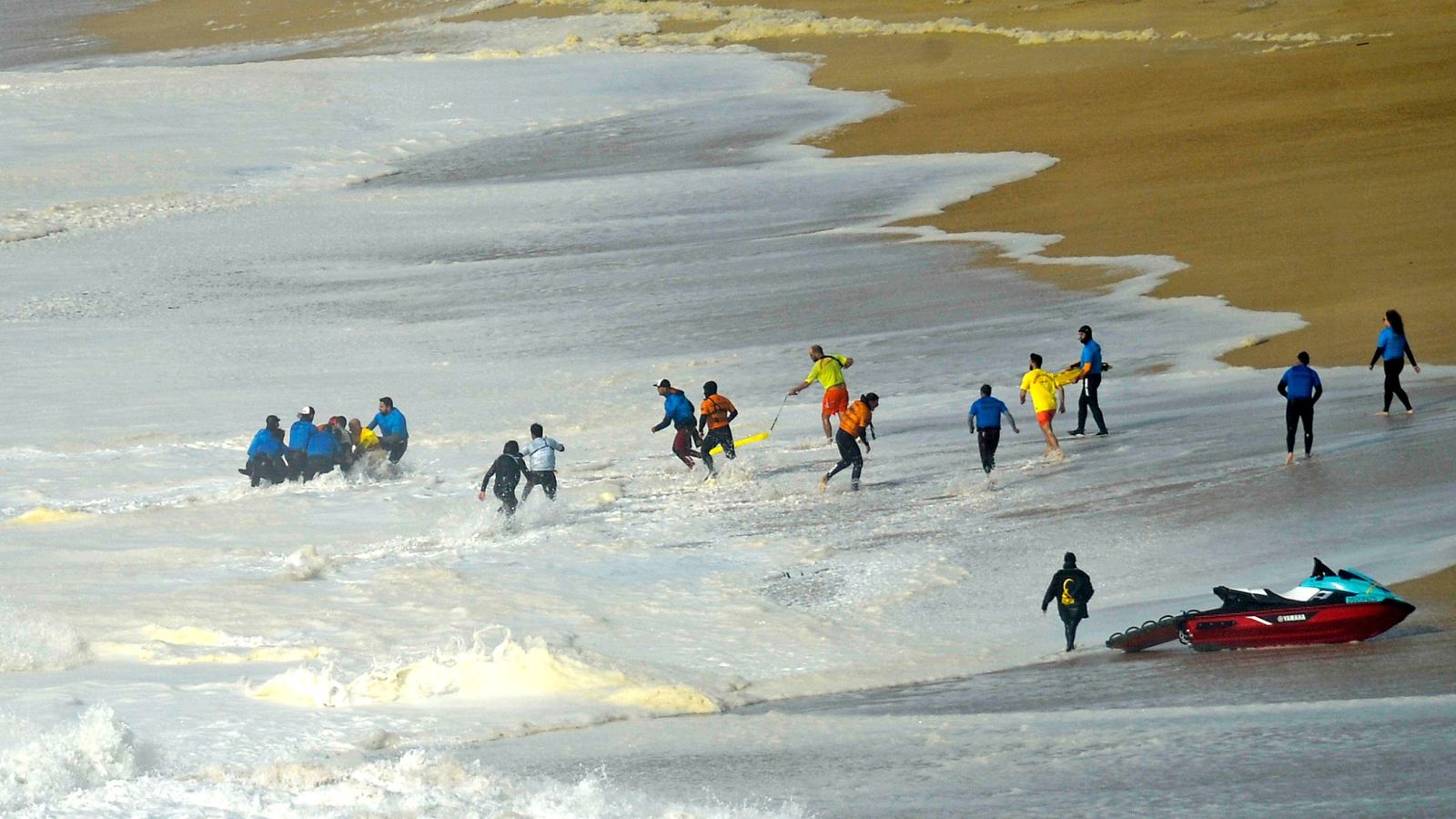 Alex Botelho: Big wave surfer survives terrifying accident in ...