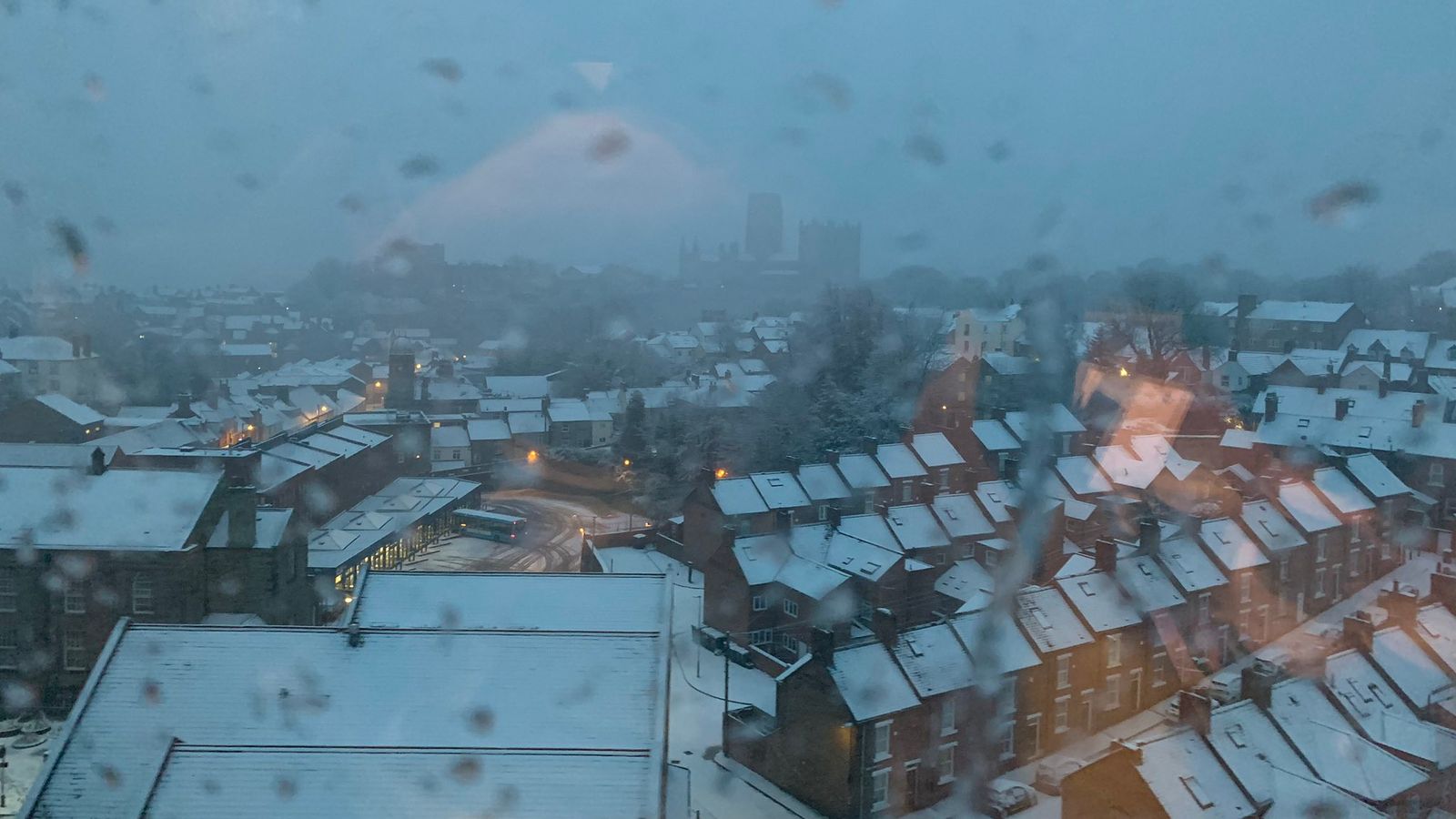 UK weather: Treacherous conditions on roads as snow arrives | UK News ...