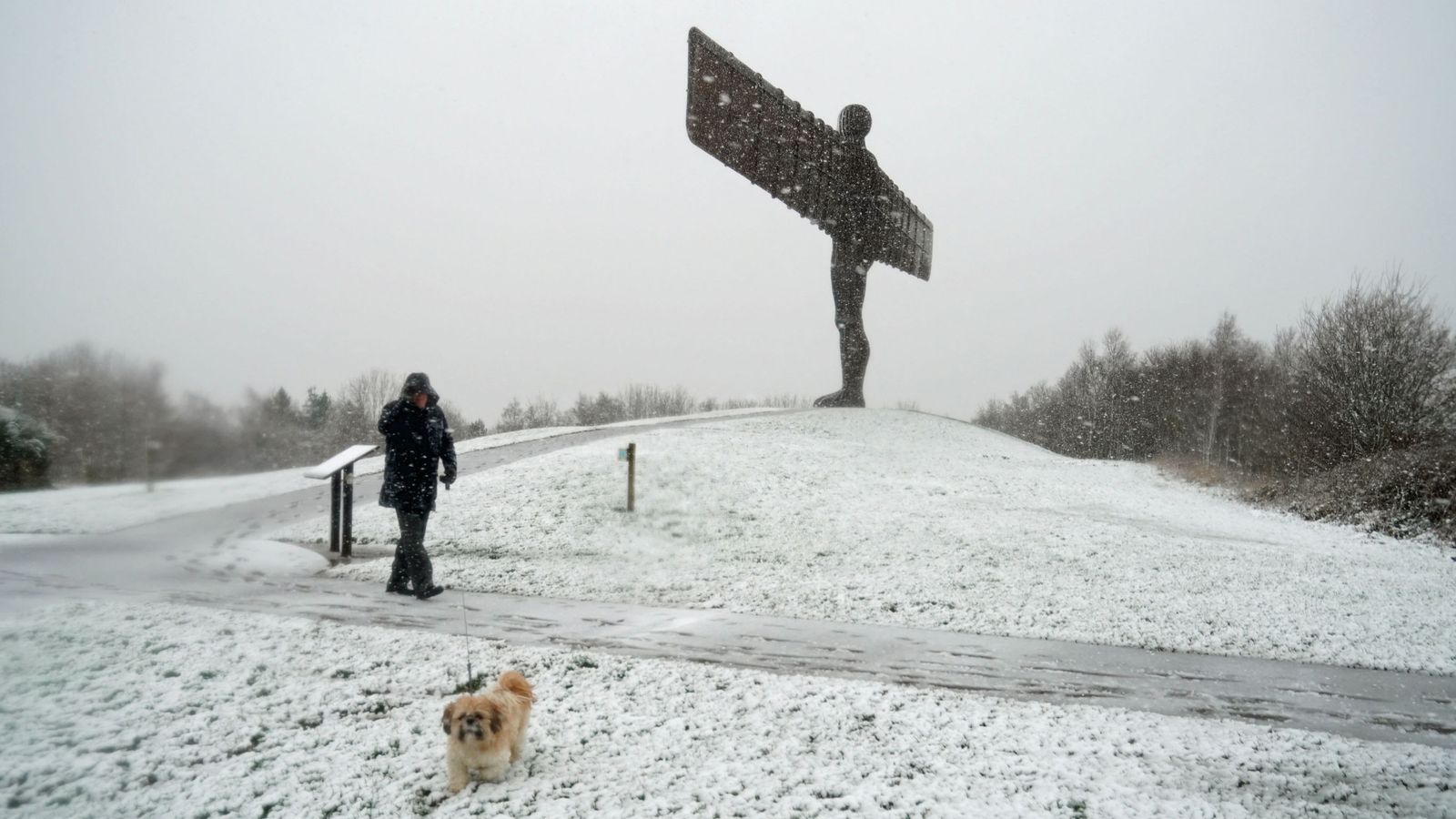 UK weather: Treacherous conditions on roads as snow arrives | UK News ...