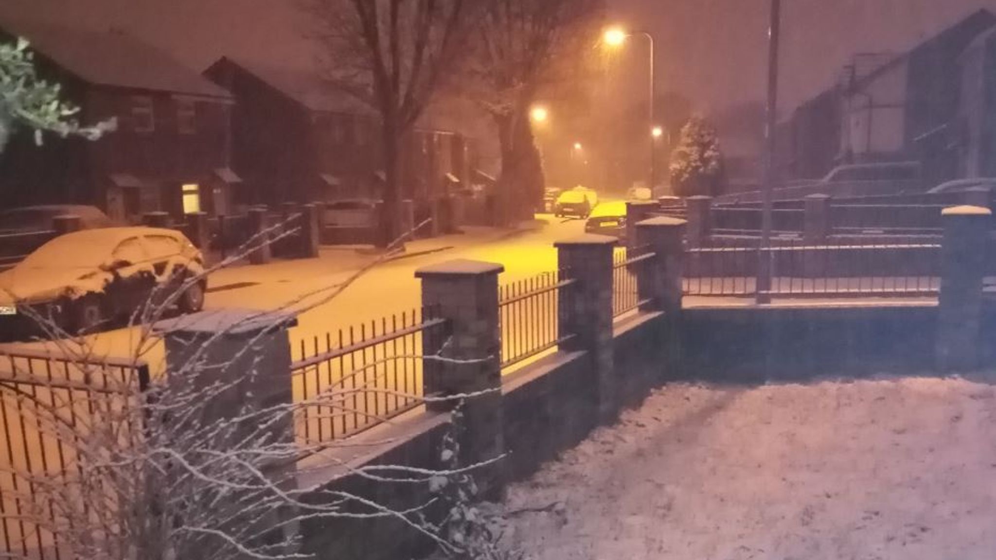 UK weather: Treacherous conditions on roads as snow arrives | UK News ...