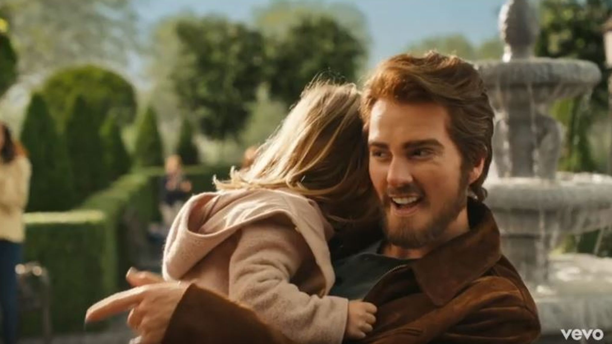 Taylor Swift appears as man in new music video about gender inequality ...