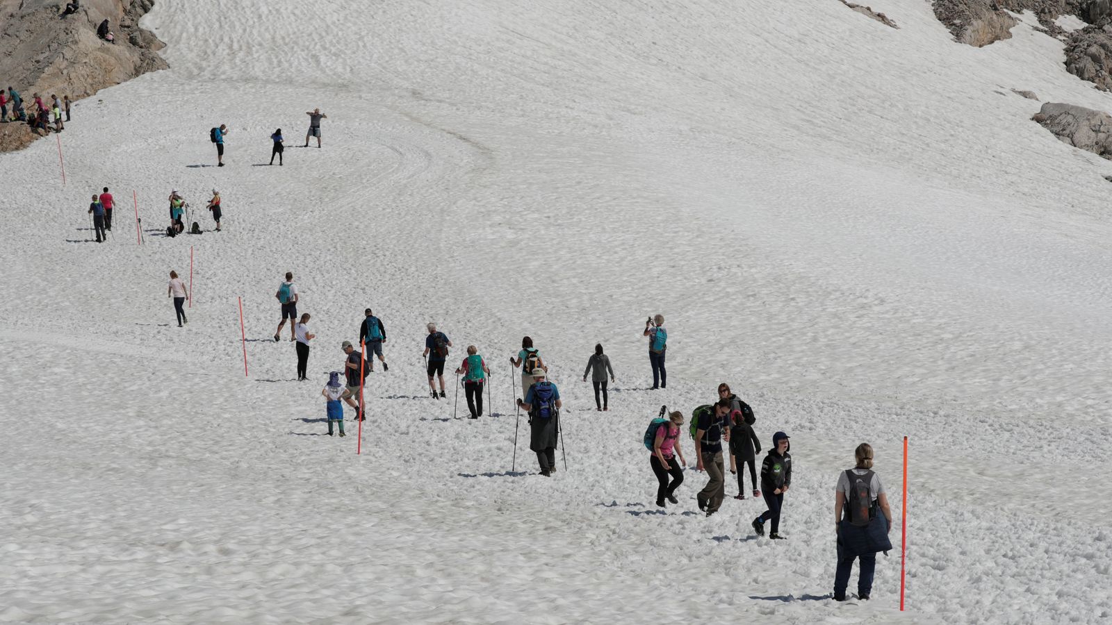 Austrian Alps: Six dead as two avalanches hit two separate areas ...