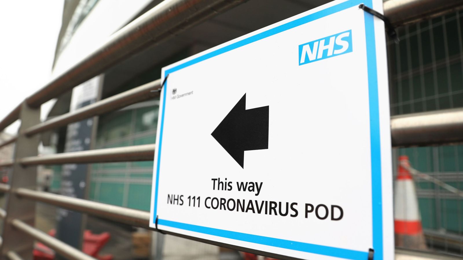Coronavirus: The latest NHS advice on COVID-19 symptoms | UK News | Sky ...