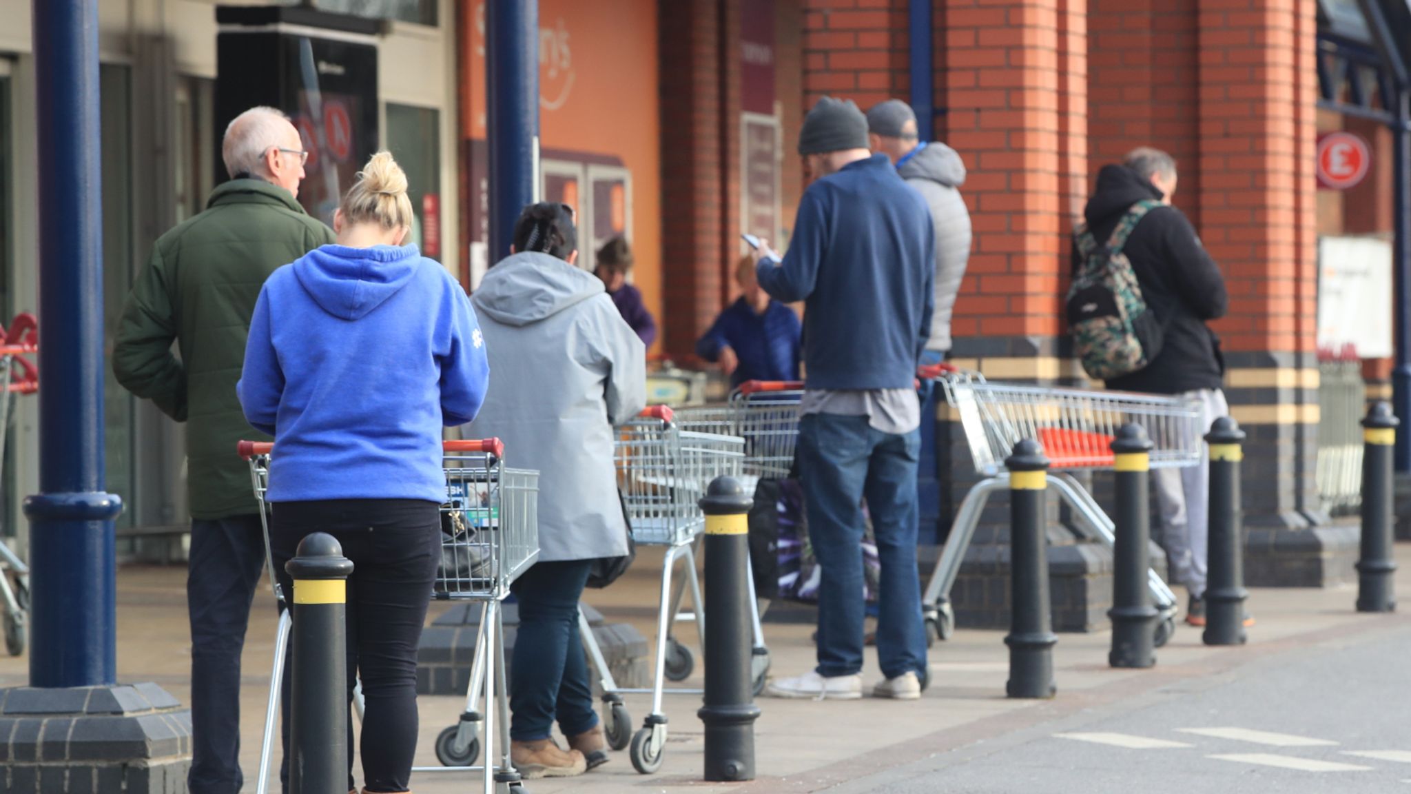 Coronavirus: Blind people shouted at in the street for not social ...