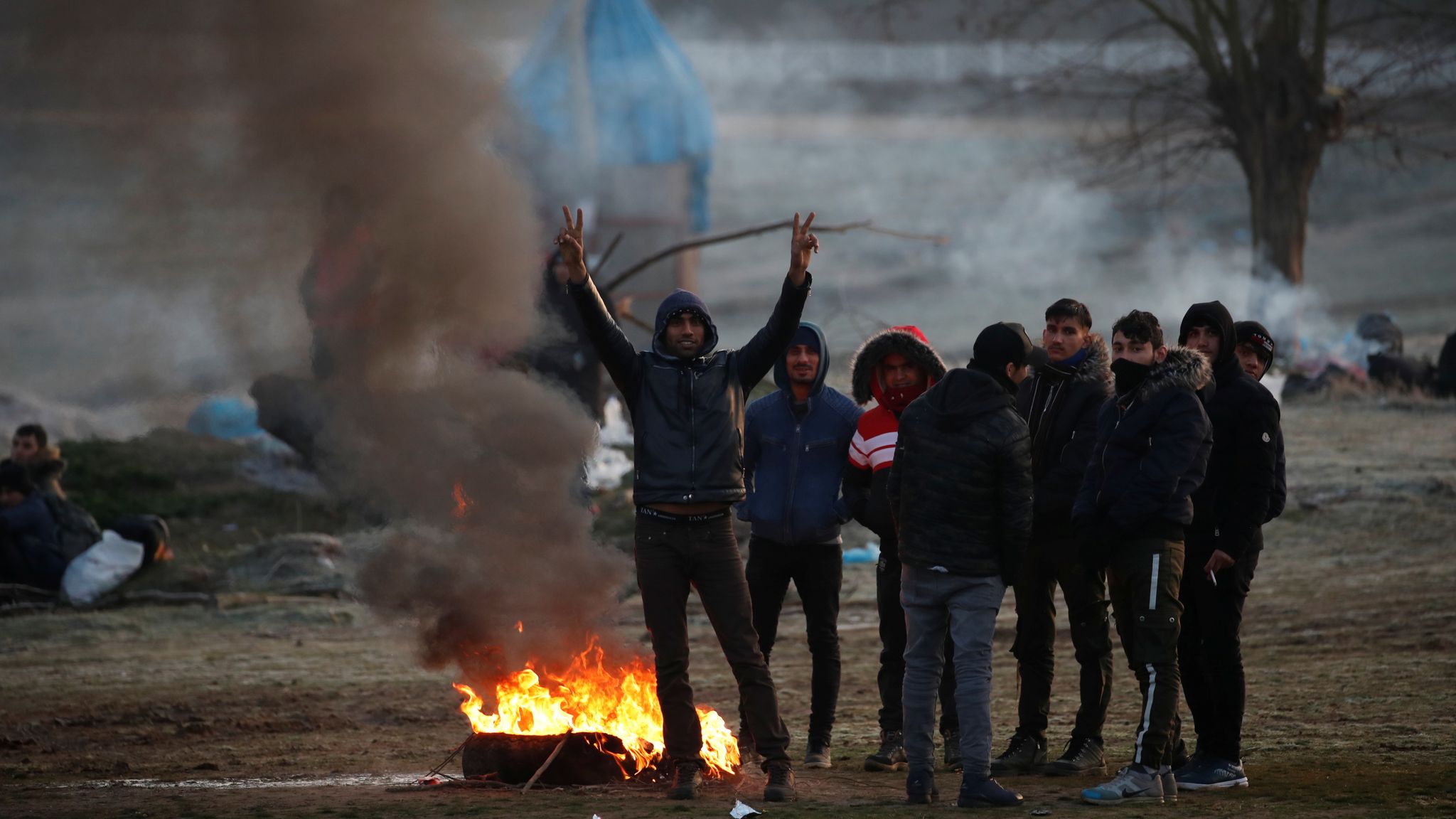Migrants try to swim from Turkey to Greece - then get tear gassed ...