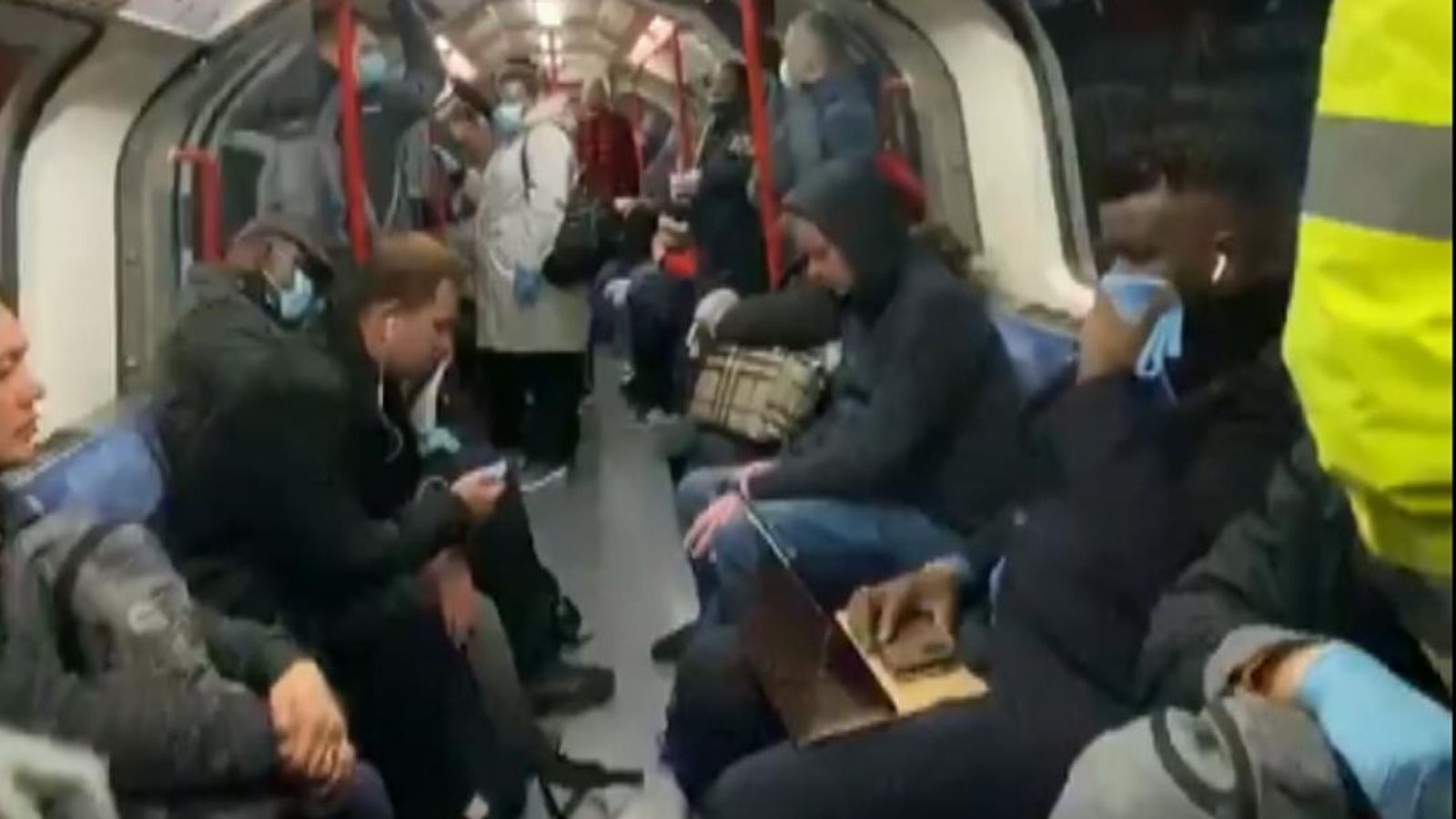 Coronavirus: No social distancing on crowded rush hour tube at ...