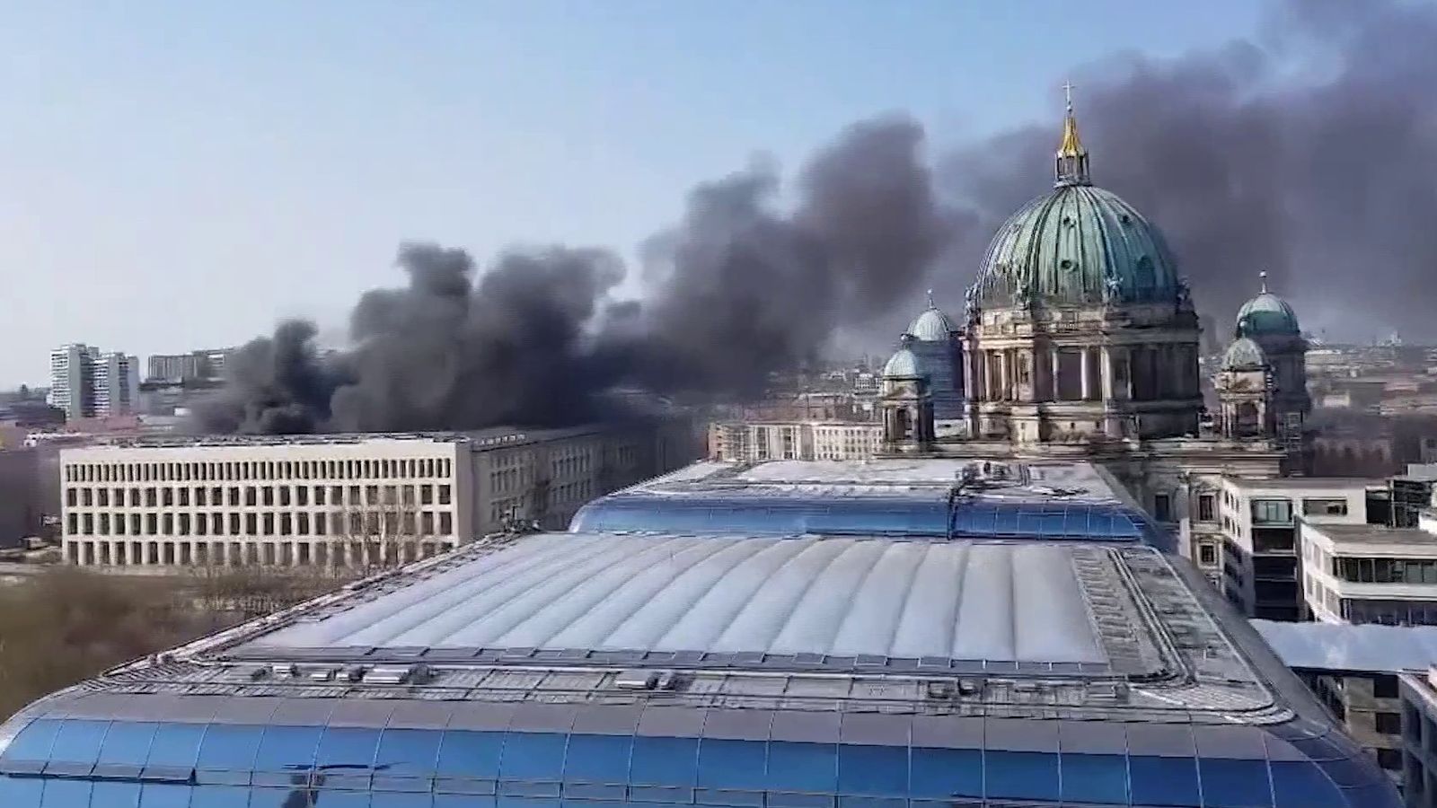 Fire at Berlin palace fills sky with smoke | World News | Sky News