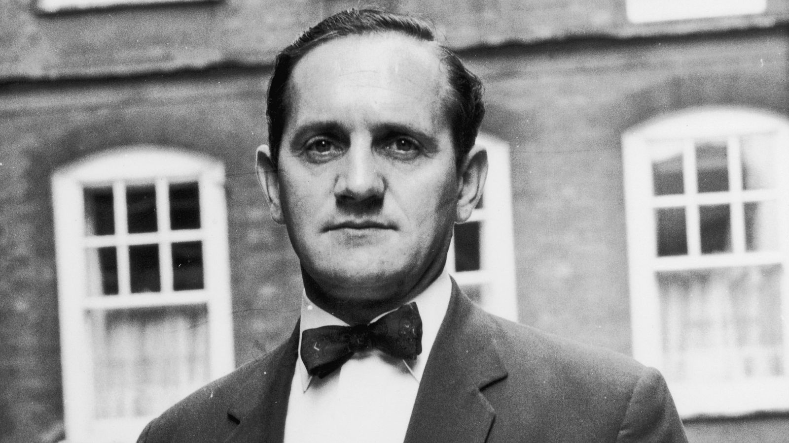 Detective Leonard 'Nipper' Read who arrested Kray Twins dies aged 95 ...