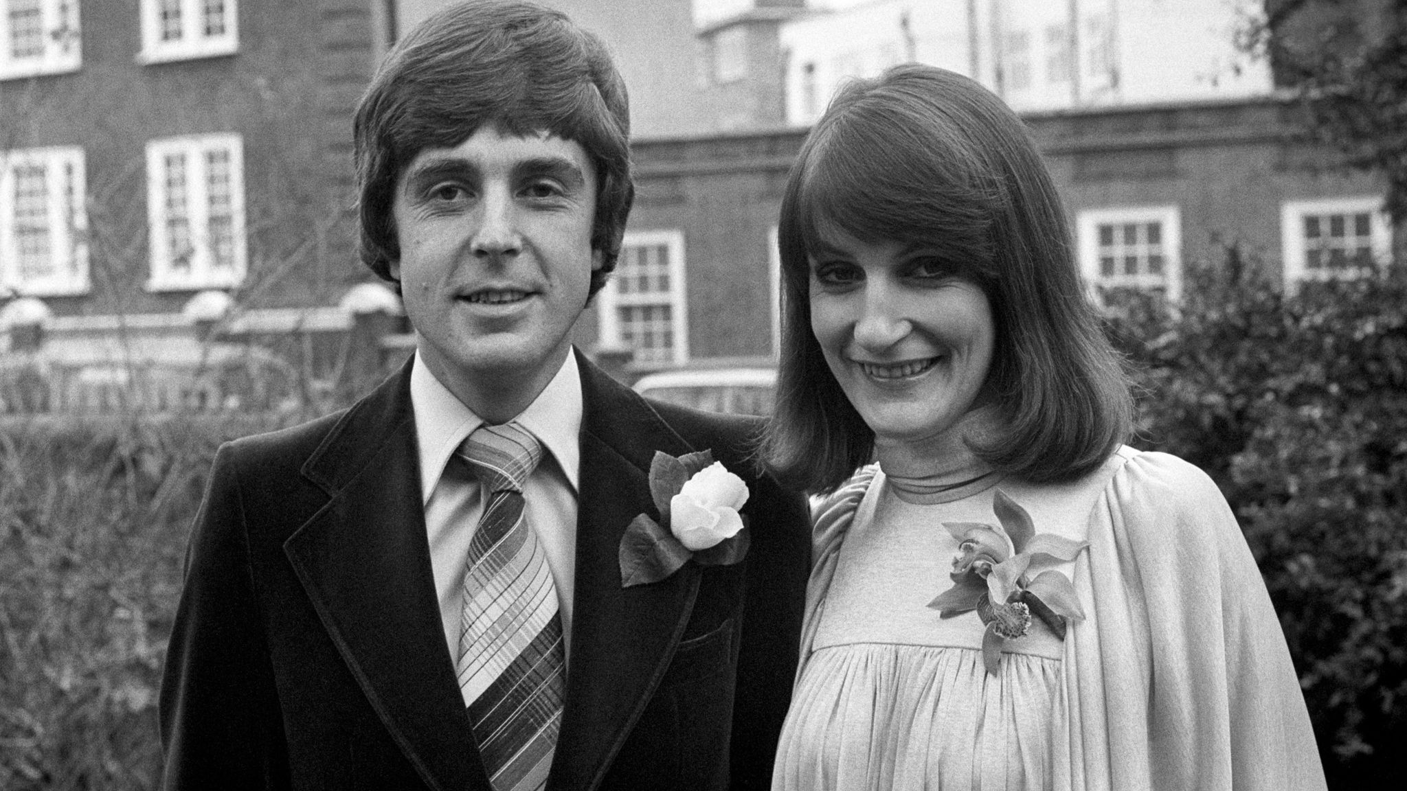 TV presenter and cancer campaigner Lynn Faulds Wood dies | UK News ...