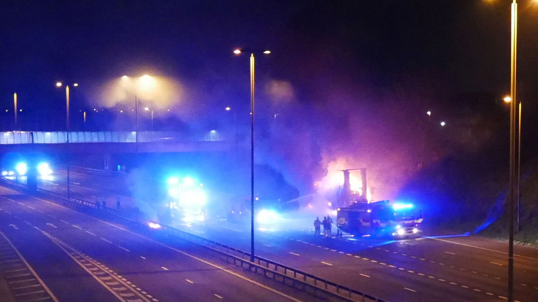 M62 in West Yorkshire closed after 'explosions' from lorry going up in ...