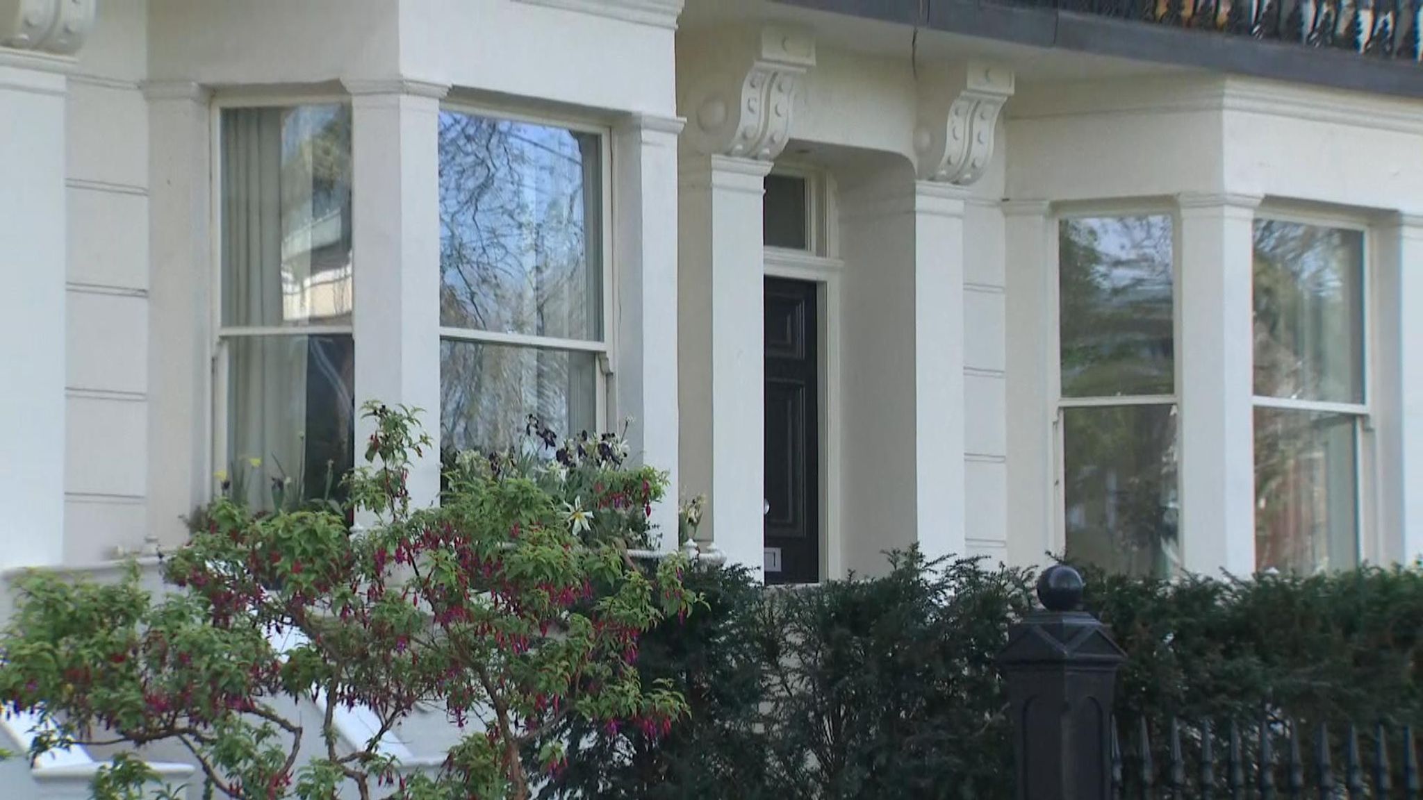 Coronavirus: Downing Street backs minister who travelled 150 miles to ...