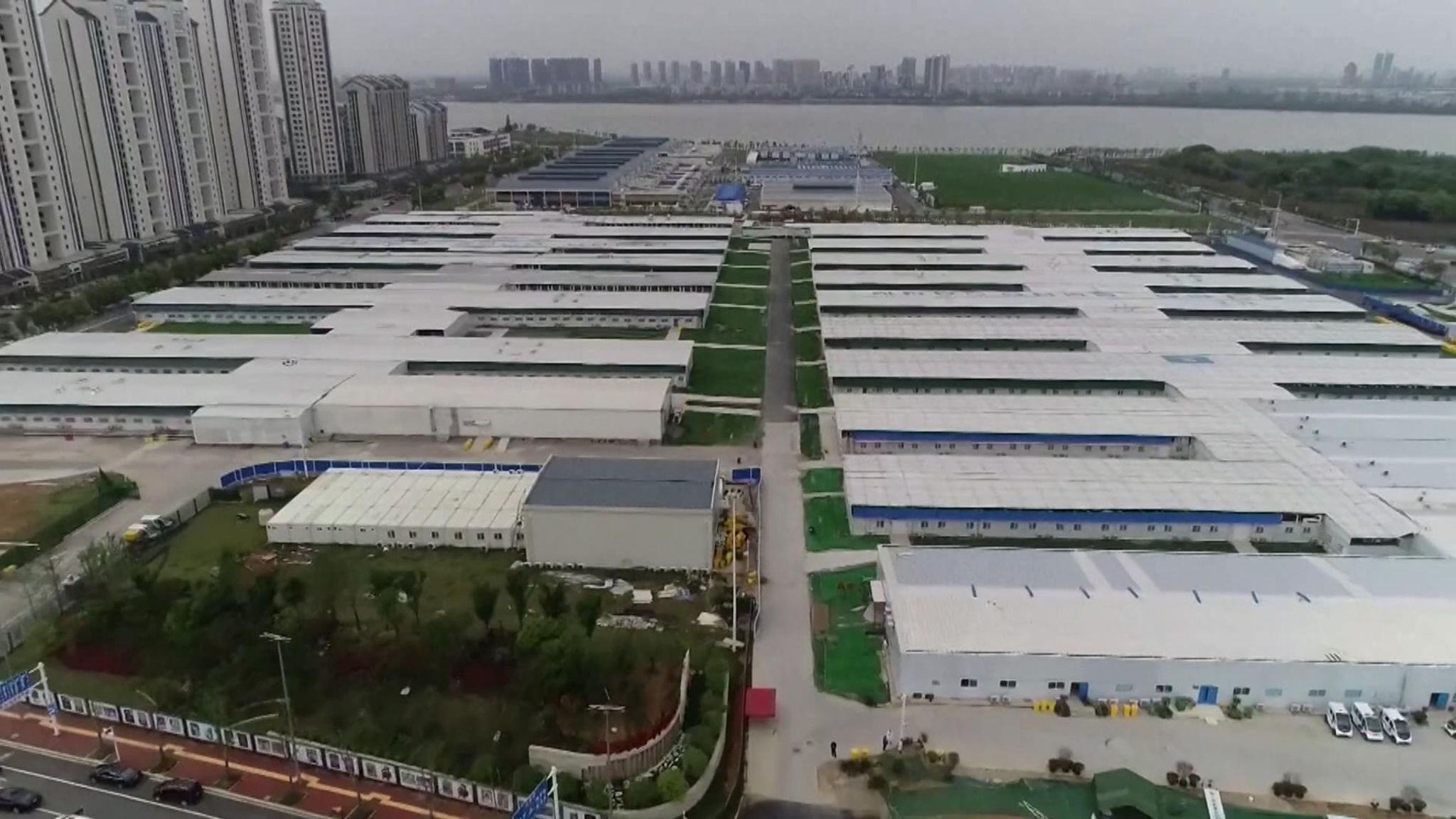 Coronavirus: Chinese hospital built in two weeks is to close after last ...