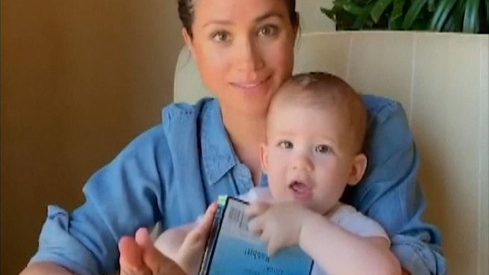 Prince Harry films Meghan reading to Archie on his first birthday ...
