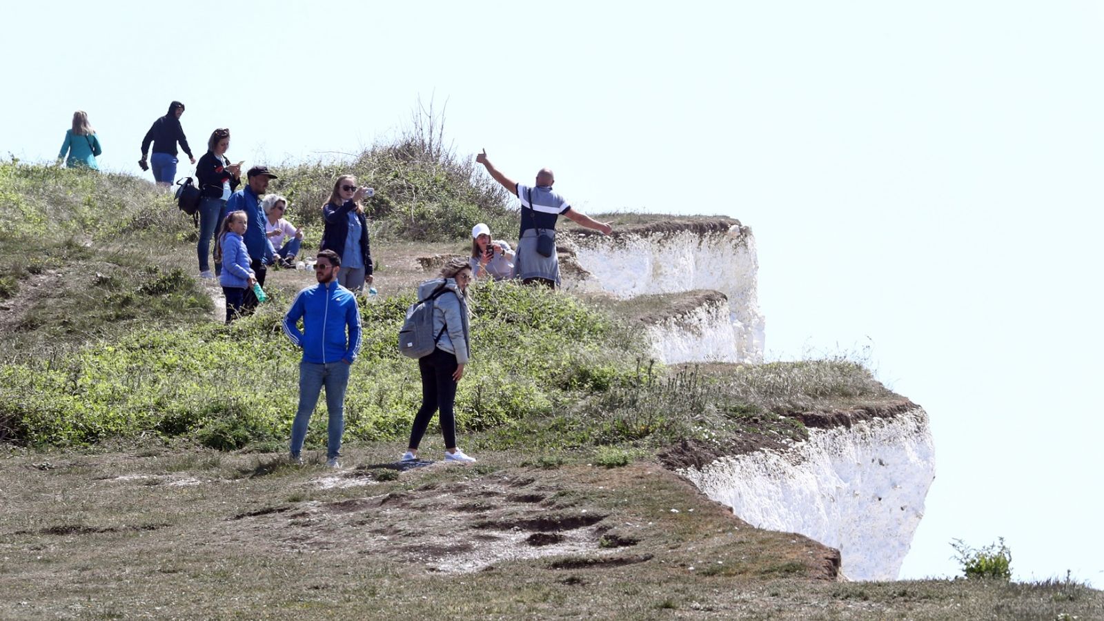 Birling Gap: Warning after young girl pictured being pulled from cliff ...